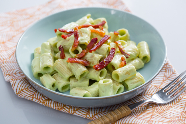 Massa com pesto de abobrinha, ricota e speck - Receitas italianas do ...